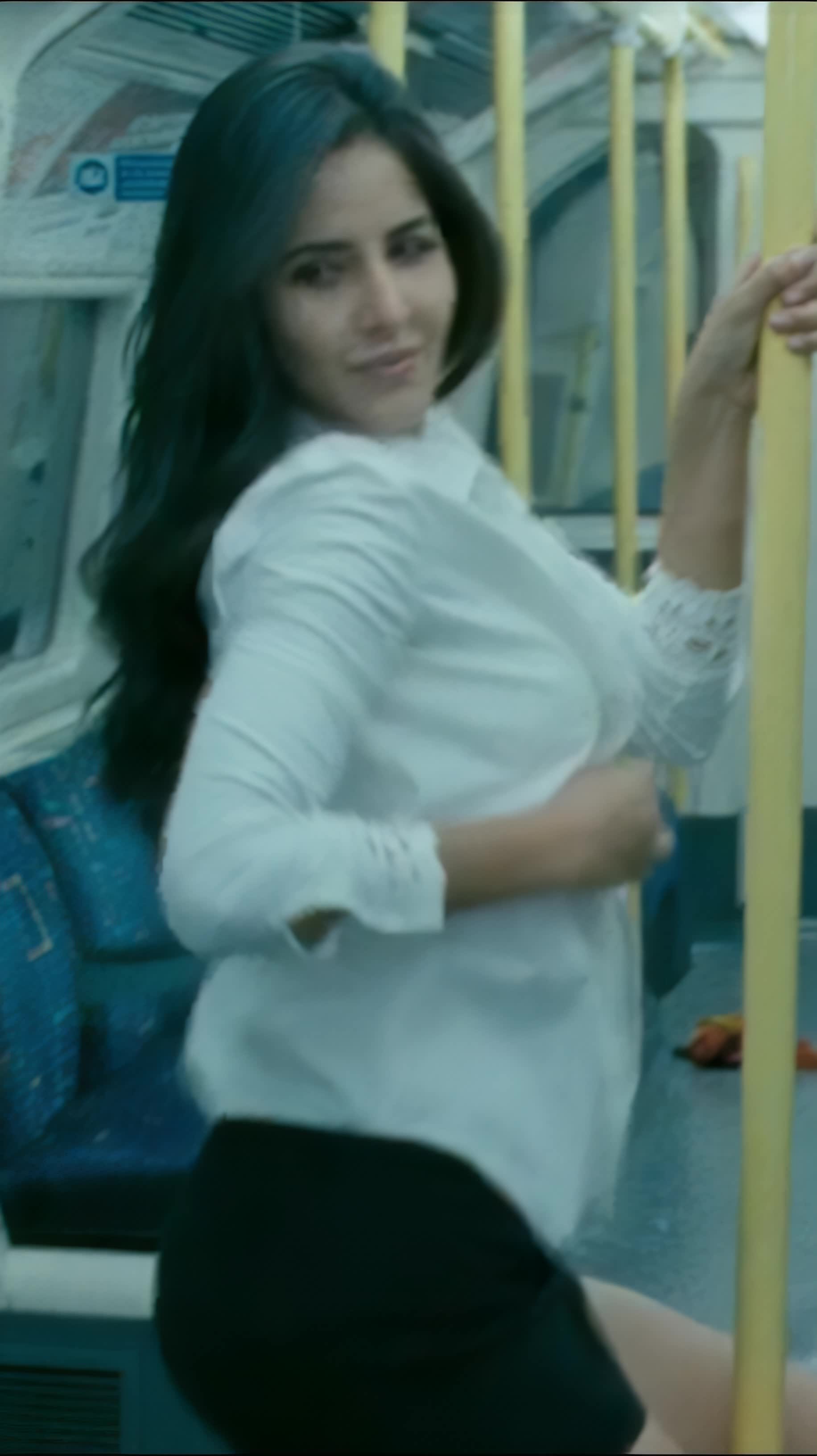 Jab Tak Hai Jain Subway Scene 14 — Postimages