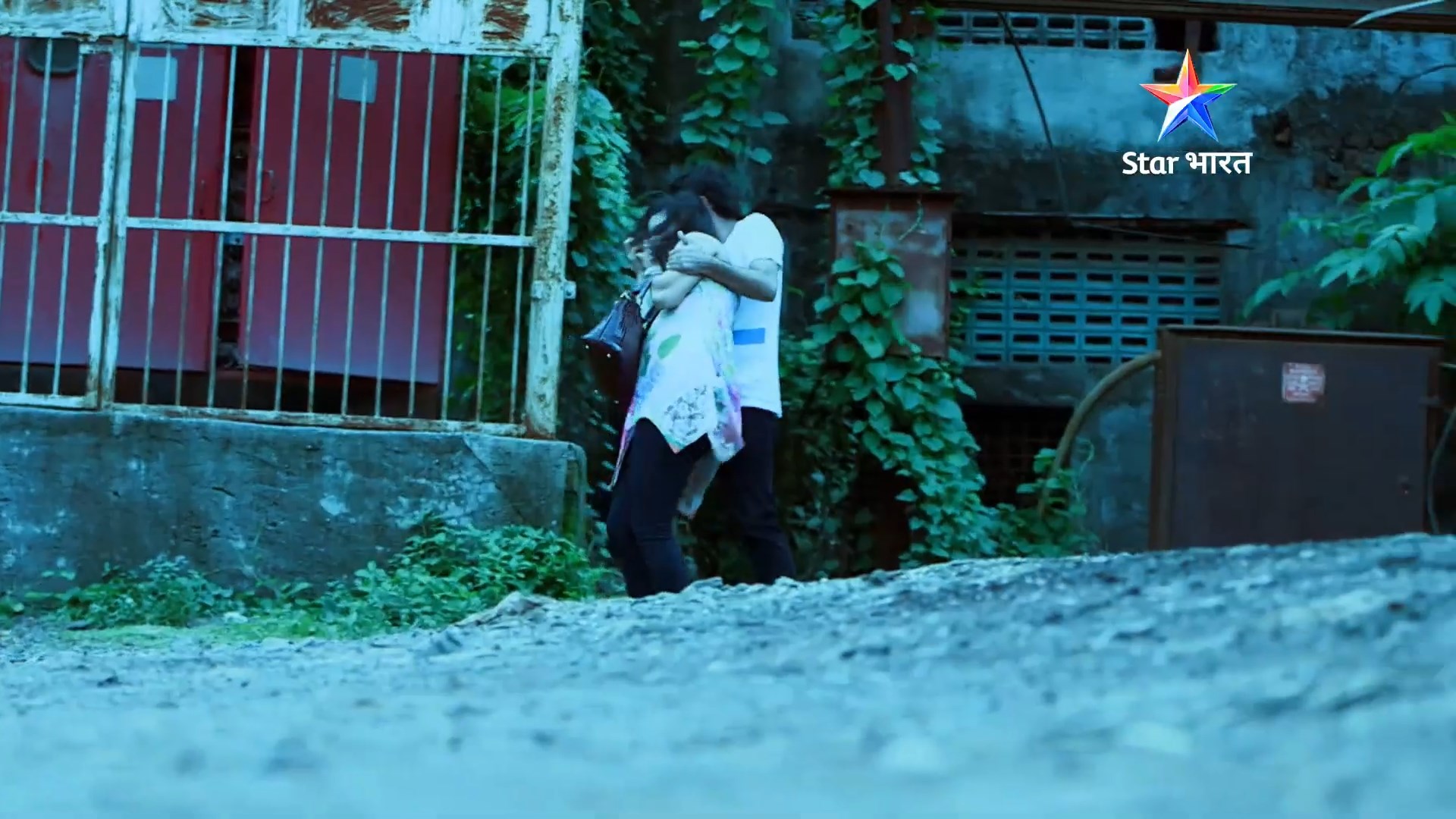 Piyali munsi and other actress jot in shorts savdhaan india mp4 snapshot 01 50 717 — Postimages