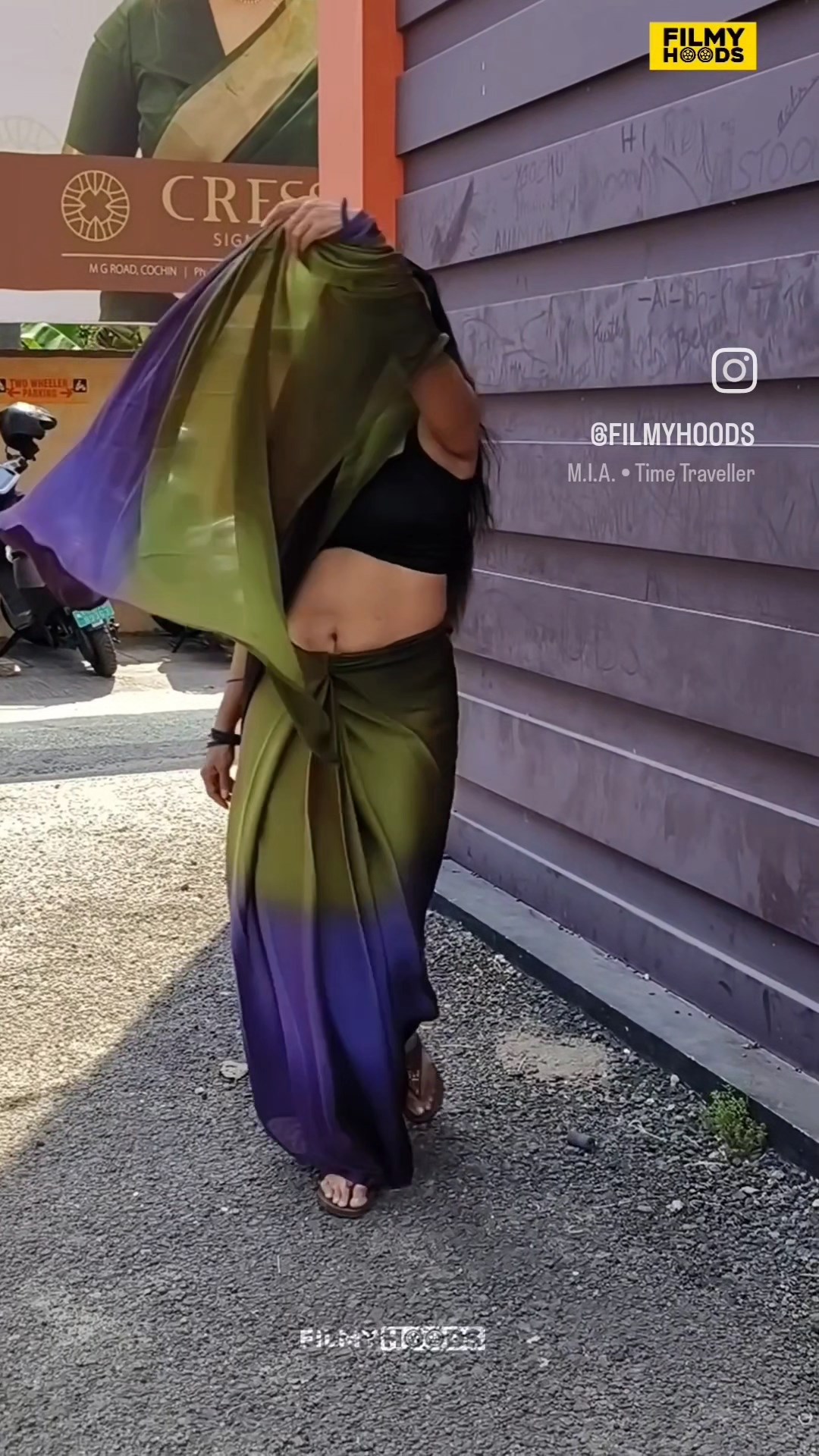 Mature Kasthuri Navel in saree mp4 snapshot 00 01 437 — Postimages