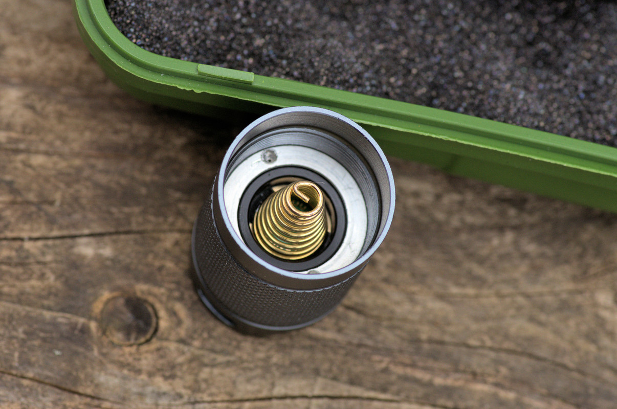 (Review) Blue Badger Lights - Eagle 1500 - 18650 Flashlights ...