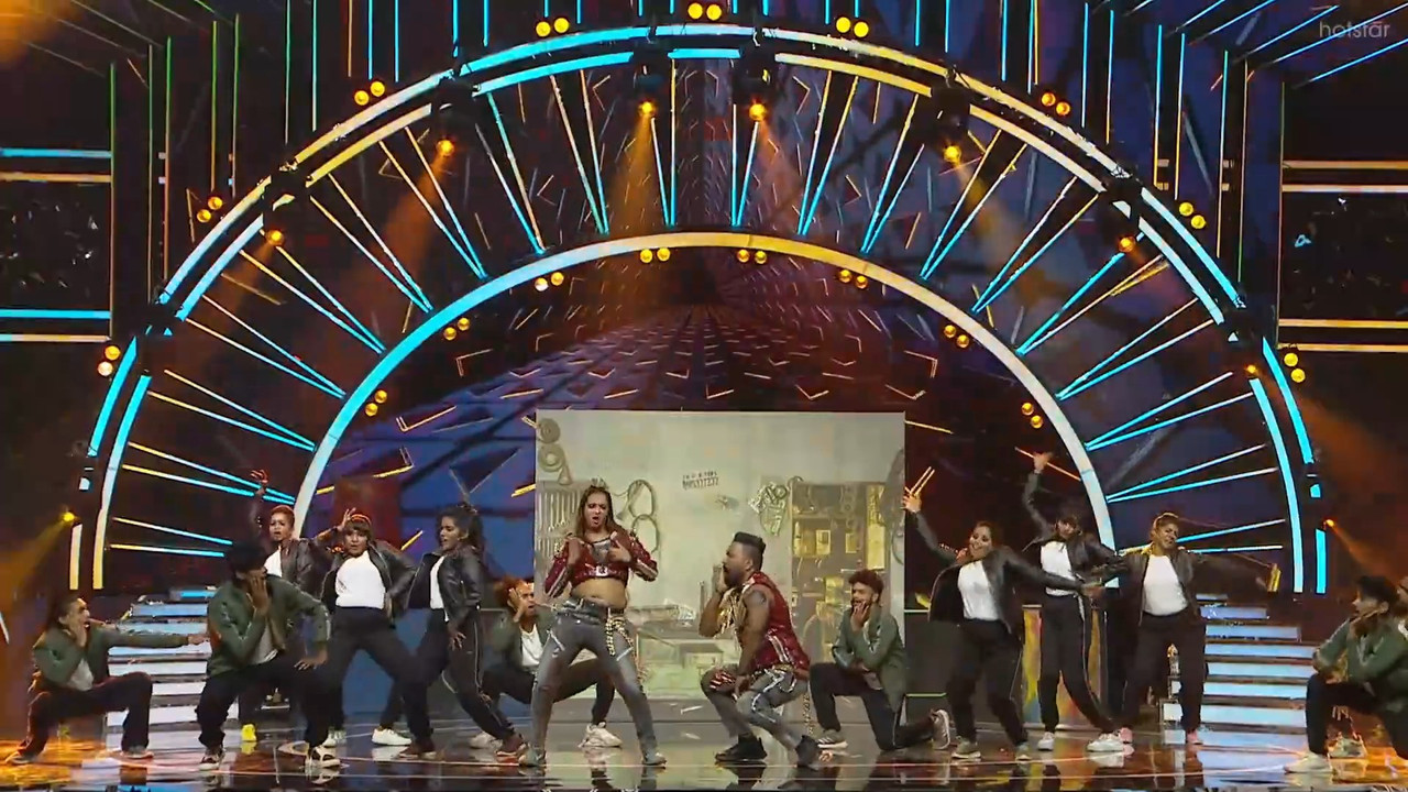 Saranya Anand Bubbly Sexy Big Wide Deep Navel Hole while dancing mkv ...