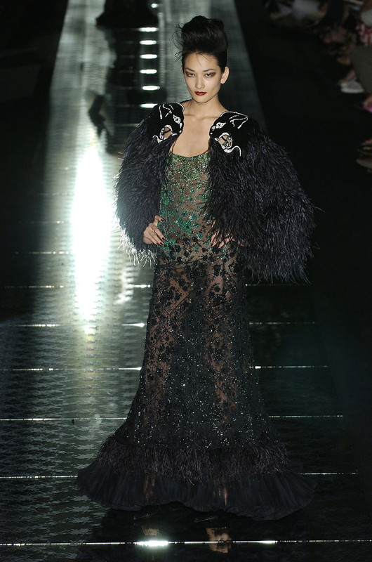 Valentino Fall 2004 Nfgn2aff TYux — Postimages