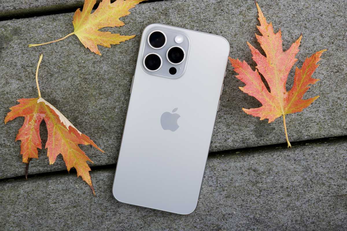 iphone 15 pro max review outside leaves — Postimages
