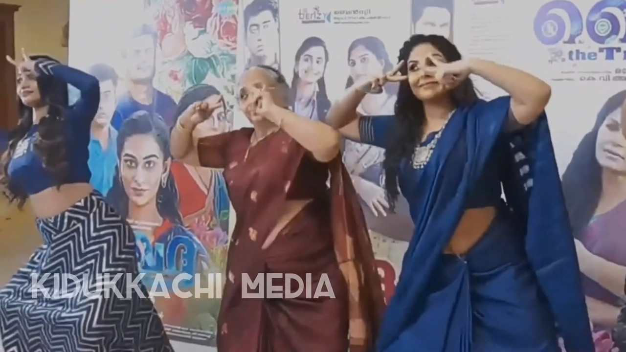 Asha Sarath Very Rare Sexy Open Deep Navel show in Blue Saree mkv ...