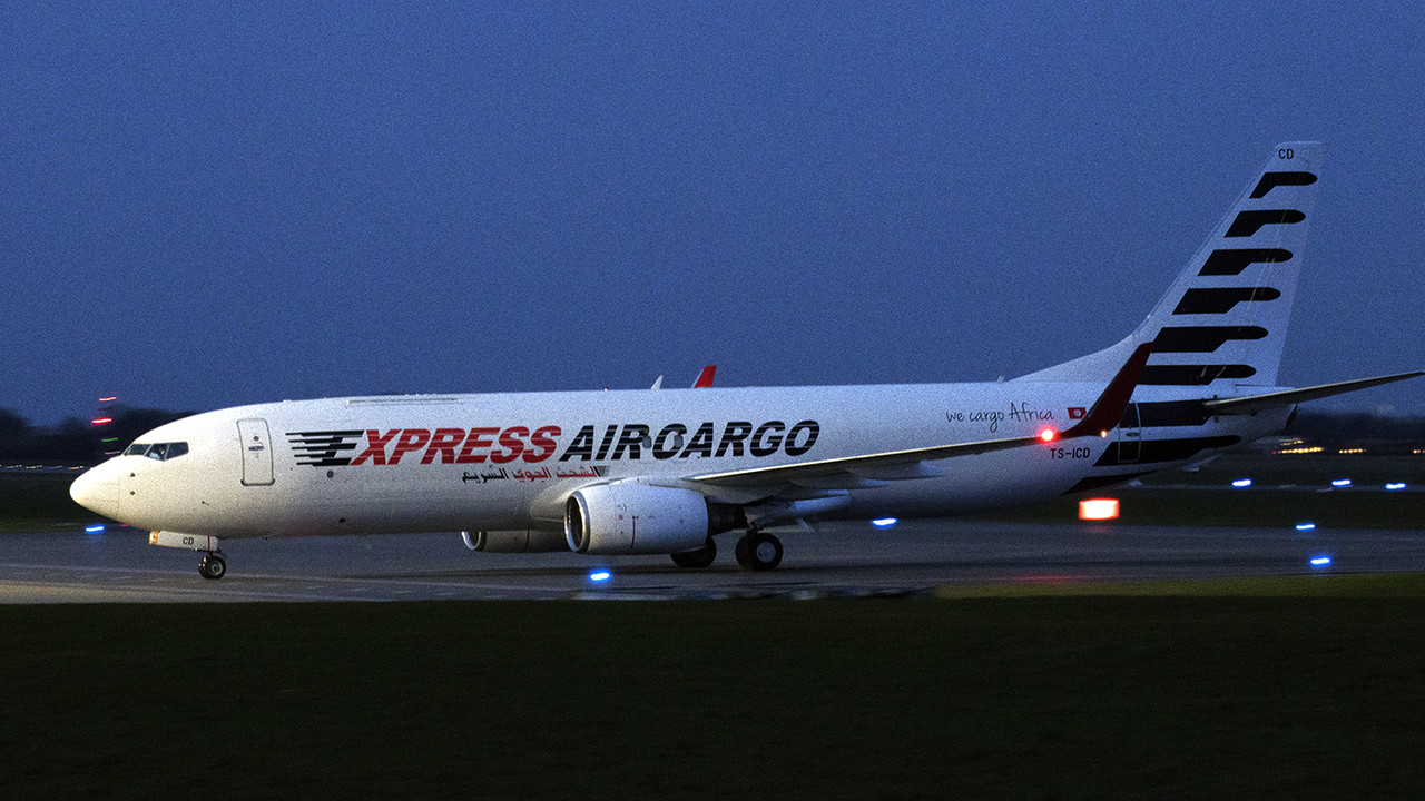 B737 8 Q8 SF TSICD EXPRESS AIR CARGO EHBK 250108 — Postimages
