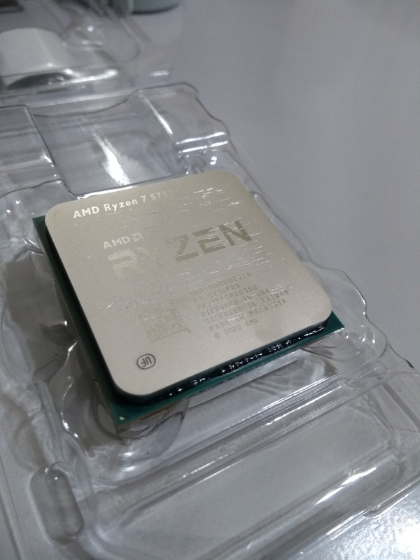 Have no idea how the cooler scratched my CPU's IHS this way already : r ...