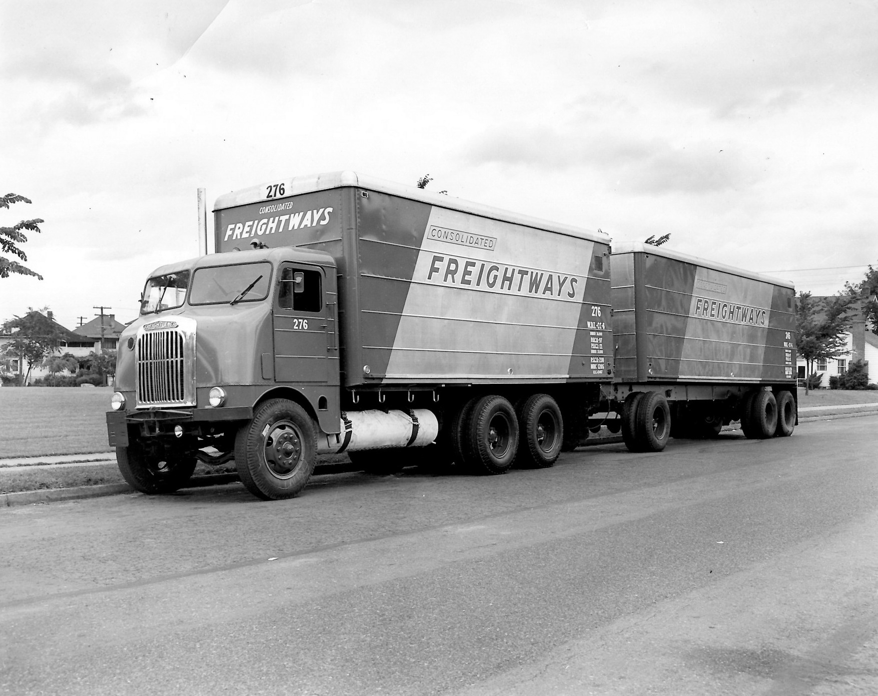 Freightliner '49c Consolidated freightways 276 — Postimages