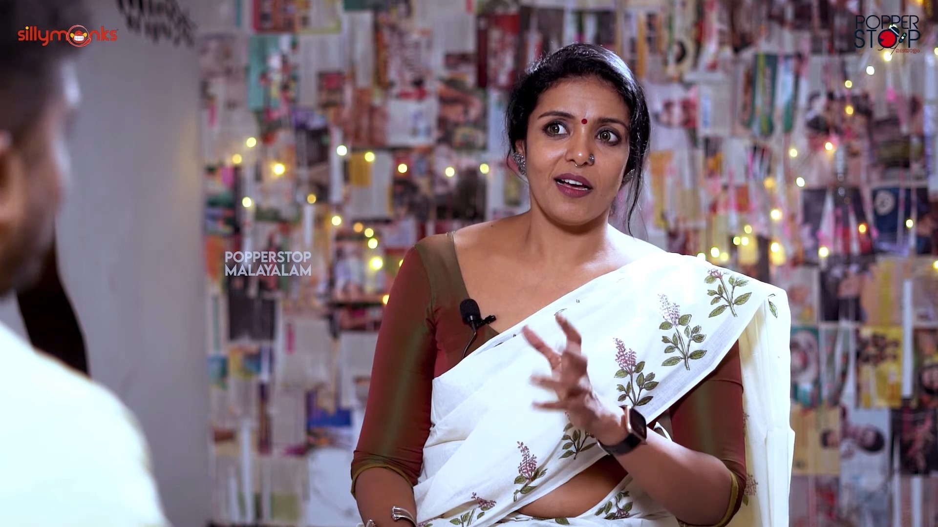 Sandhya Mohan Navel shile on interview mp4 snapshot 00 42 524 — Postimages