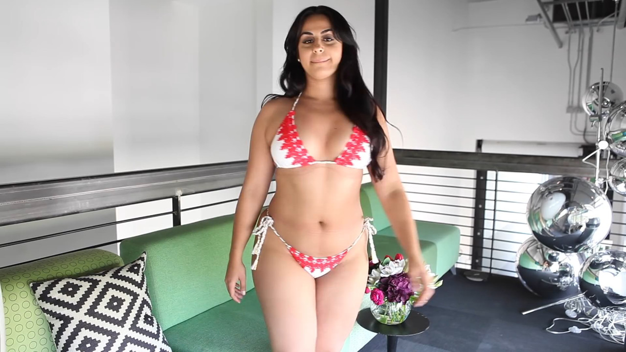 Ayesha Perry in Bikini mp4 snapshot 00 05 333 — Postimages