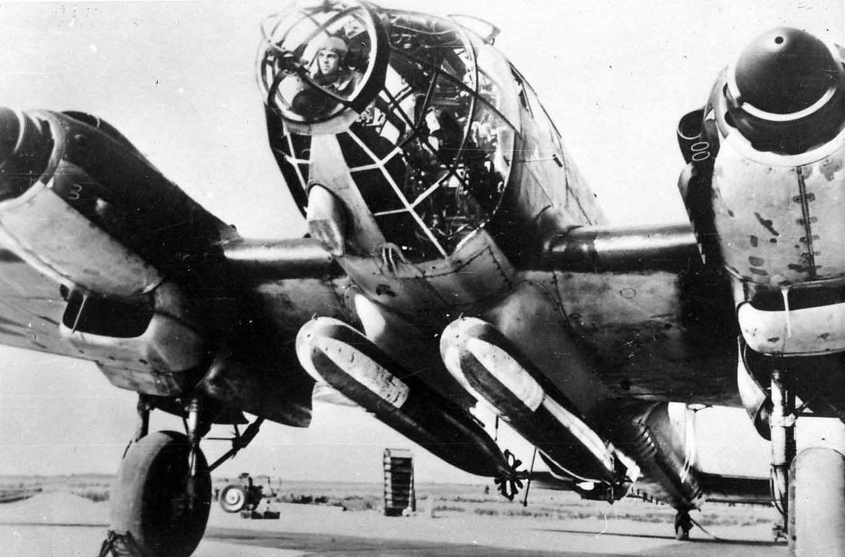Heinkel He 111 torpedo mounted under aircraft — Postimages