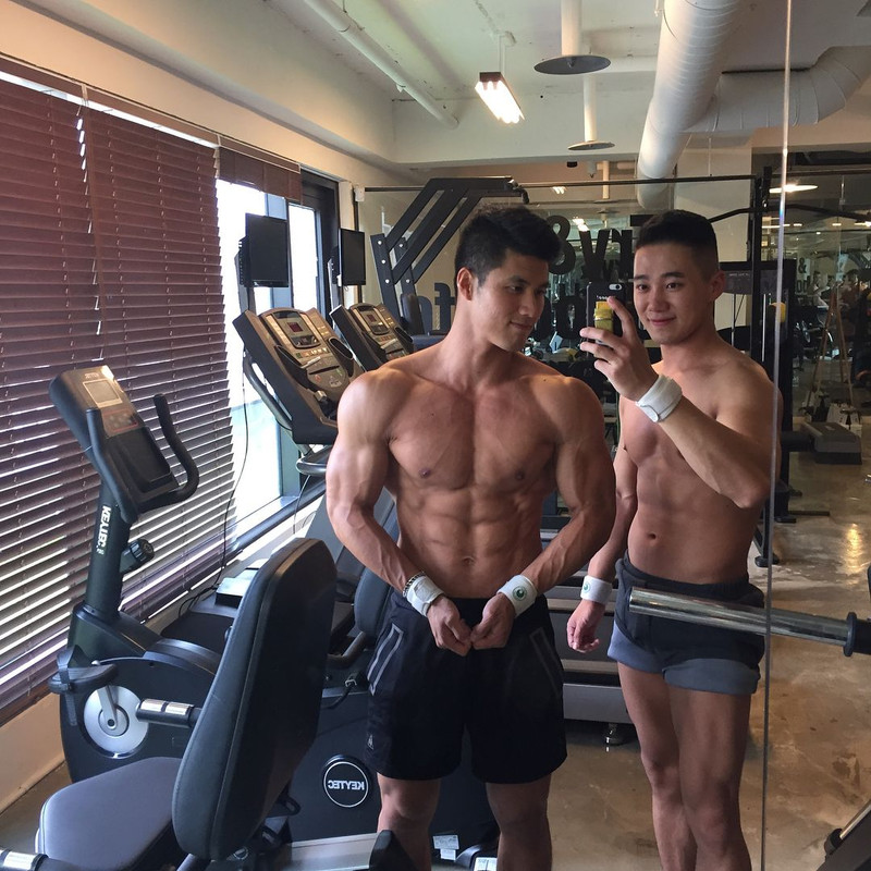 VĐV thể hình đẹp trai menly Nuri Choi lộ clip chat sex (Non-sex)