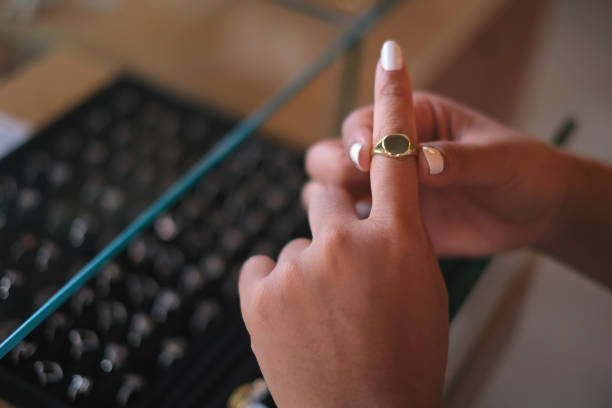 24K Women’s Signet Rings: Shapes, Face Sizes & Engraving