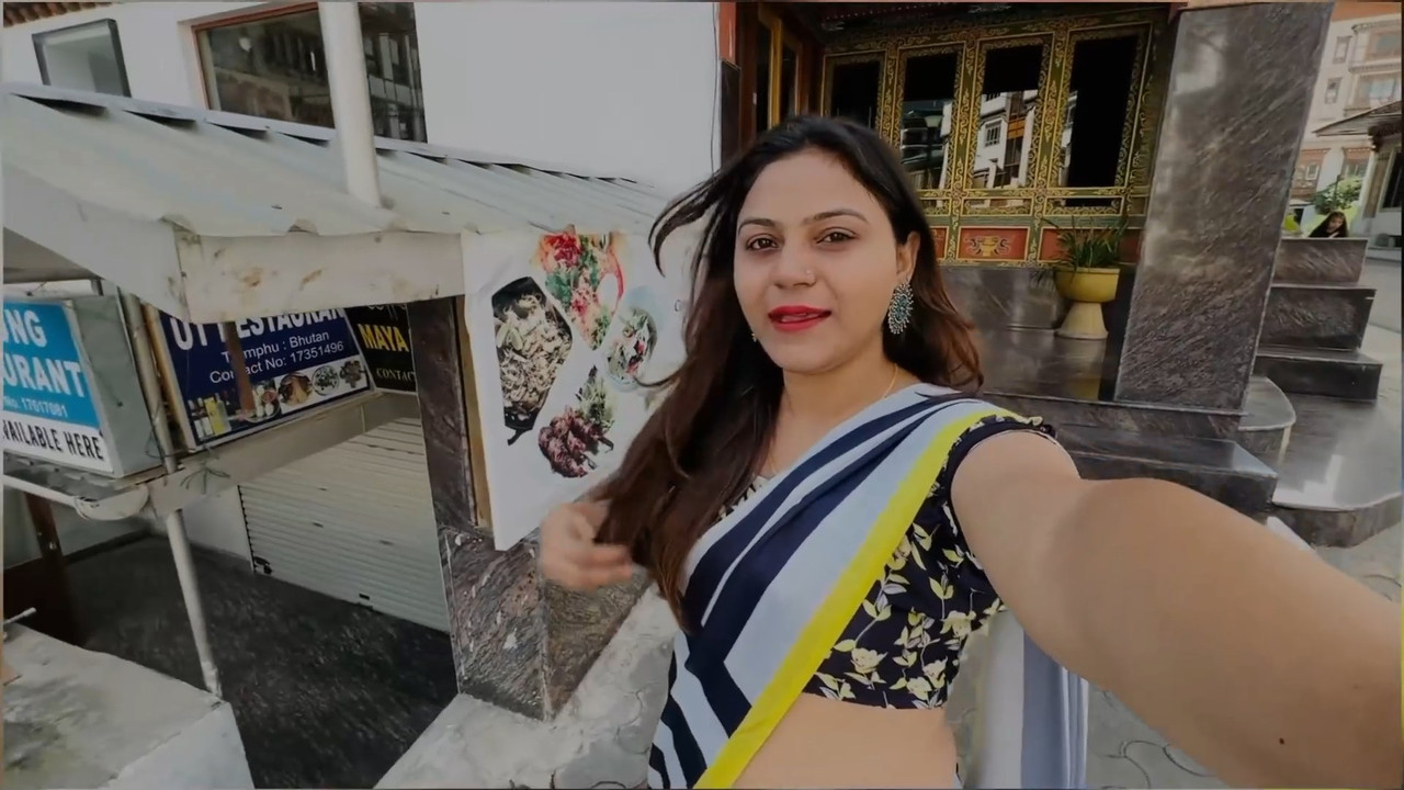 Desi girl open wide navel in white strip saree mp4 snapshot 00 14 173 — Postimages