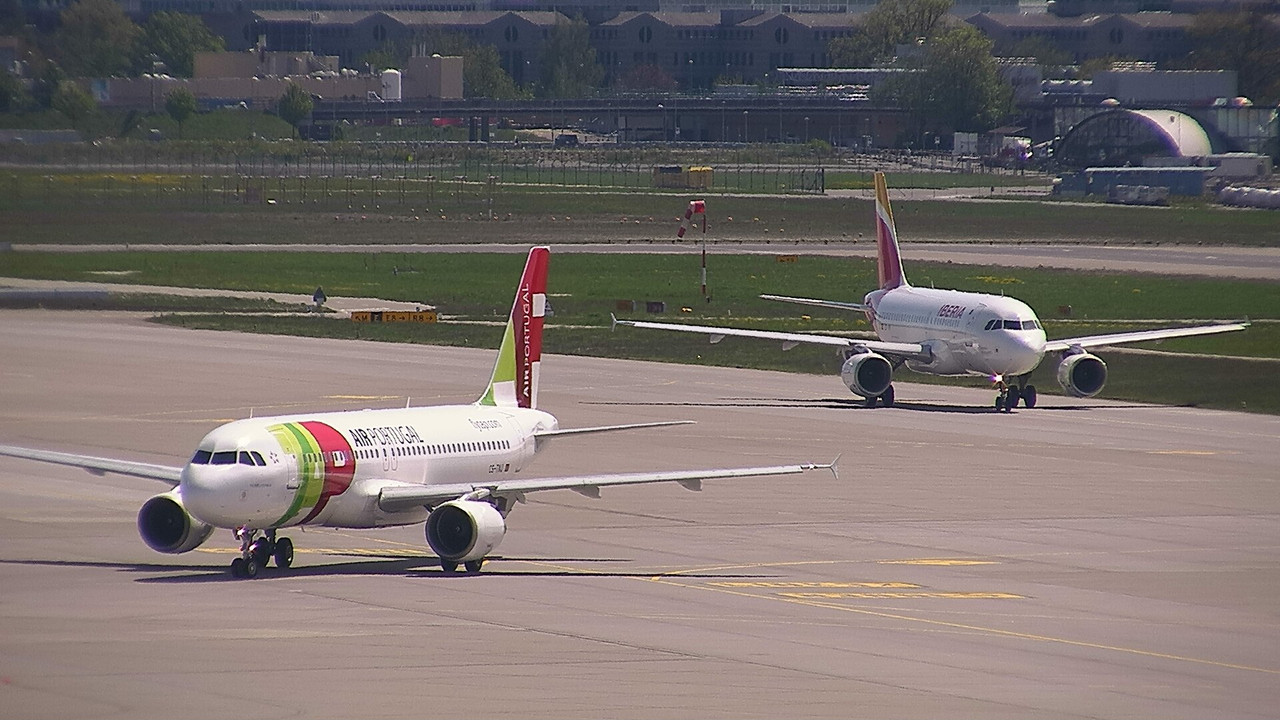 Zrh Dock E2 332137 — Postimages