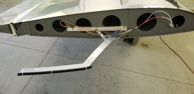 New comm and older strobe wires proximity | Van's Air Force