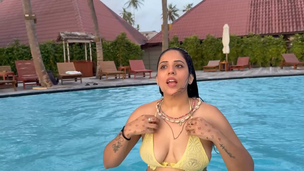 Desi Hot Lady Nipples and deep Navel through Yellow bikini mp4 snapshot 00 30 205 — Postimages