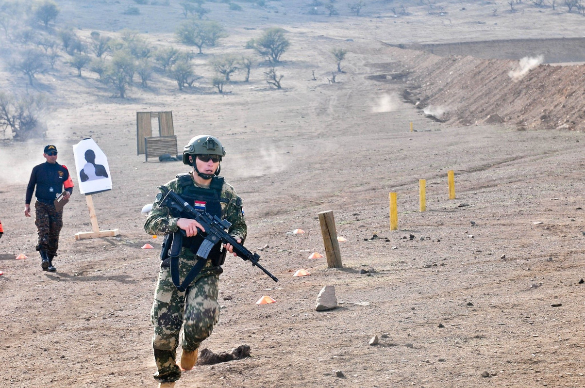 Fuerzas Comando Chile Sniper Event A071 — Postimages