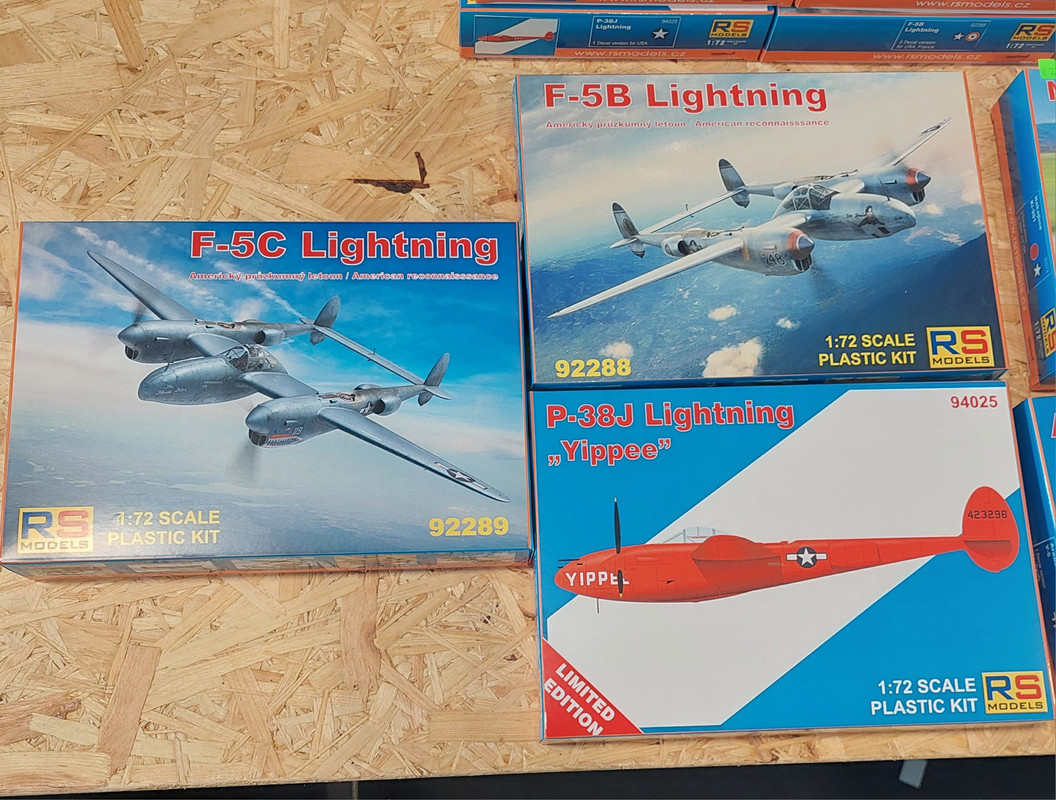 1/72 - Lockheed P-38 Lightning family by RS Models - P-38D/G/H/J, F-4(A ...