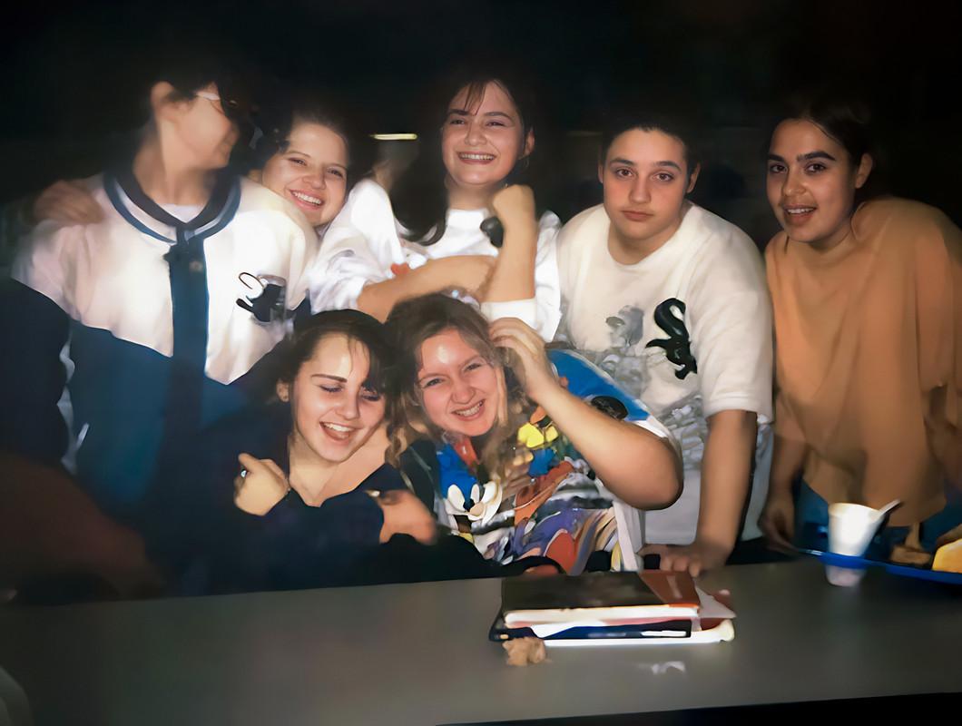 friends F — Postimages