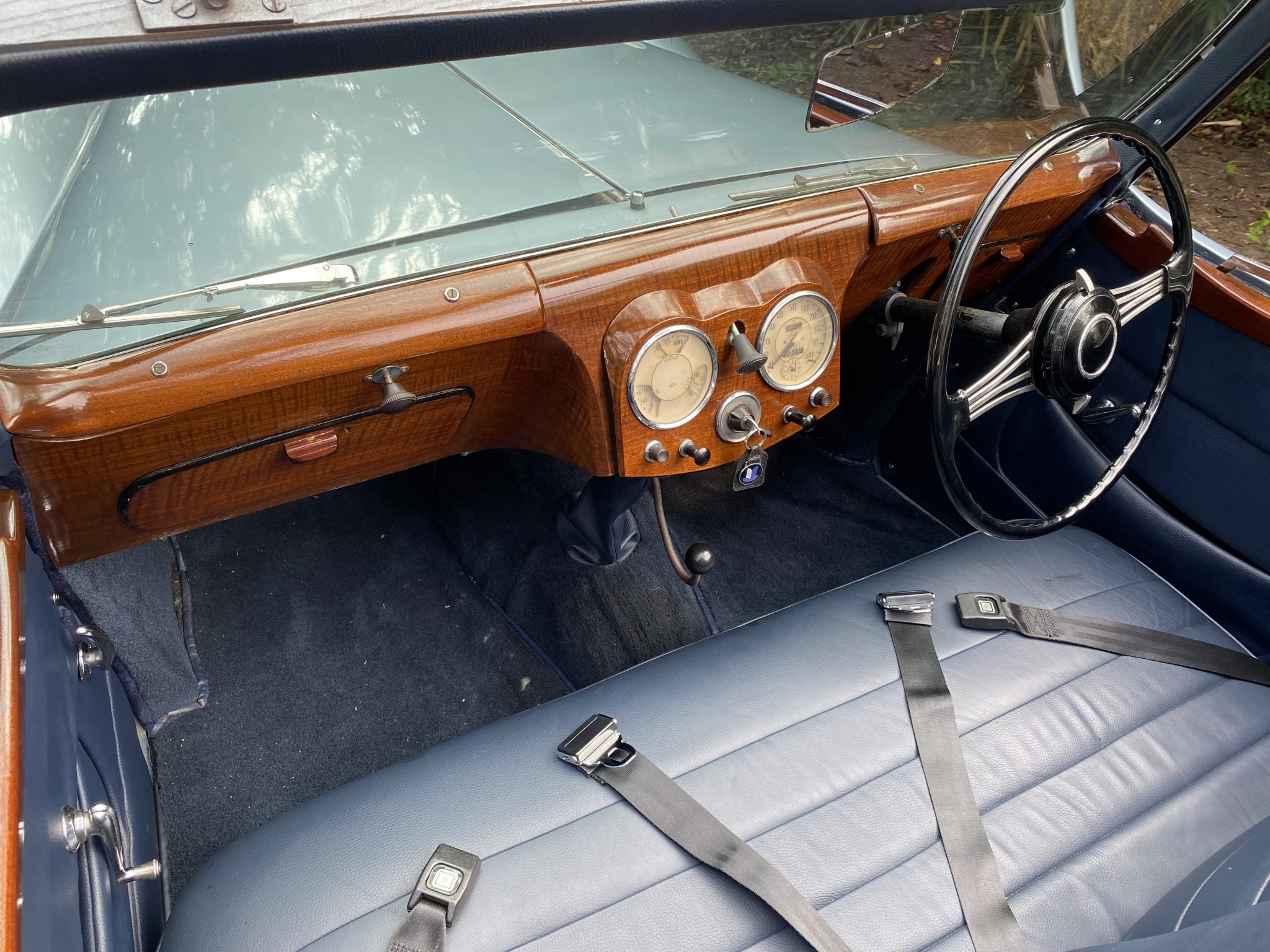 0 49 triumph 2000 3 — Postimages