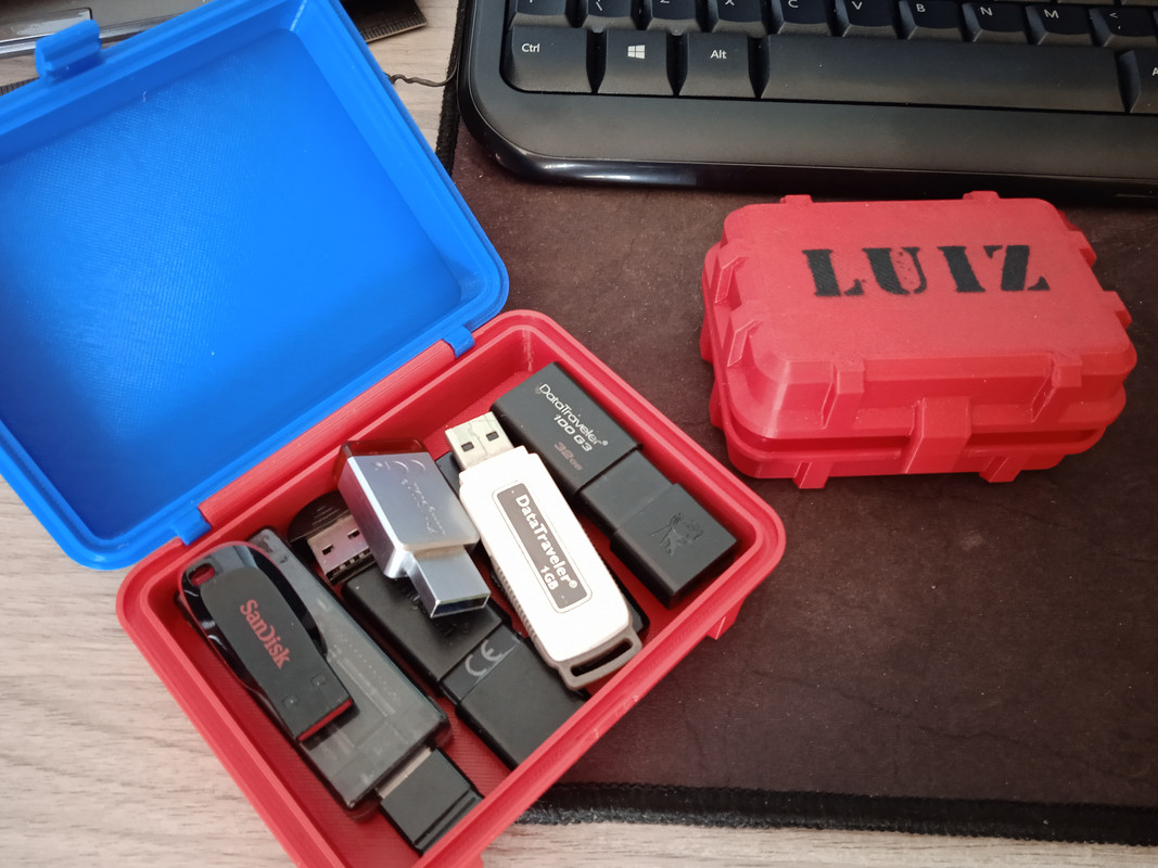 Completely redesigned parametric box. 100% 3D printable, no hardware ...