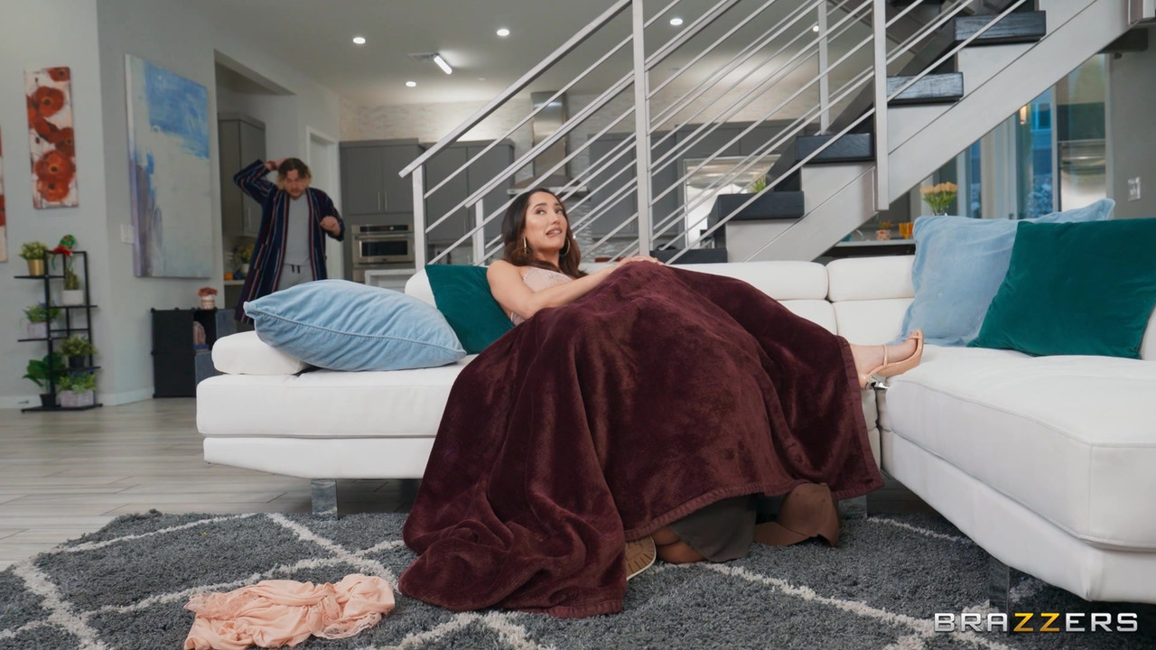 Chloe Amour Delivering Good Dick BRAZZERS mp4 0008 — Postimages