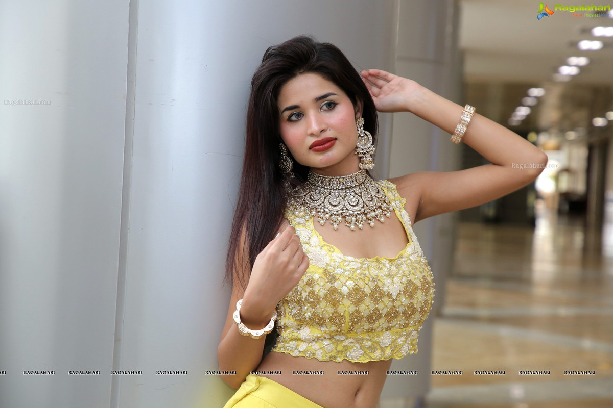 ishika roy hilife exhibition apr20226 — Postimages