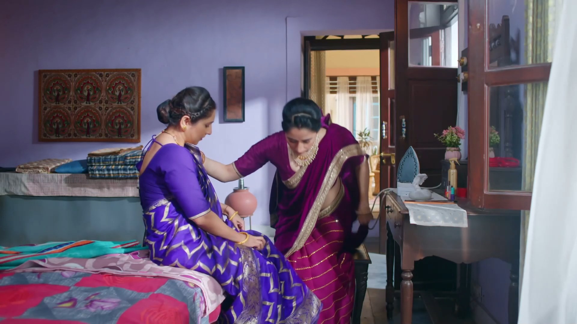 Hot Sexy Aunty Navel slips in pink saree mp4 snapshot 00 03 441 — Postimages