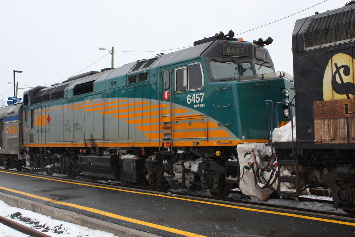 VIA Rail 6457 diesel locomotive F40 PH 2 — Postimages