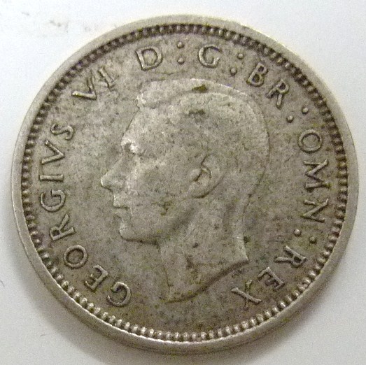 El Mundo en llamas. 3 Peniques. Reino Unido (1940)