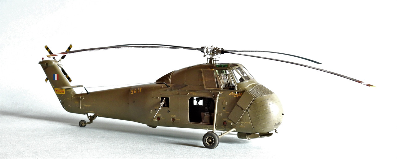 A Frog in the desert. Sikorsky H-34 "Pirate" Gunship, Arm'ee de L'Air ...