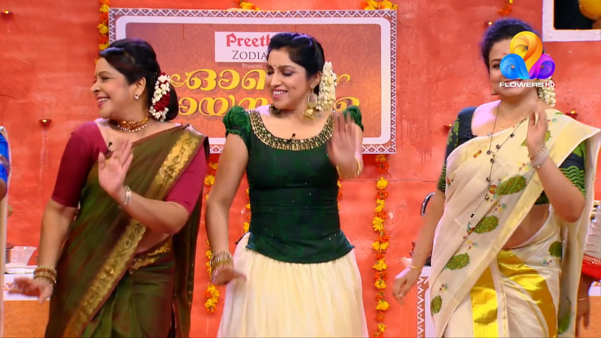 Sheelu Abraham First Time & Rare Open Navel Show in Saree m4v snapshot ...