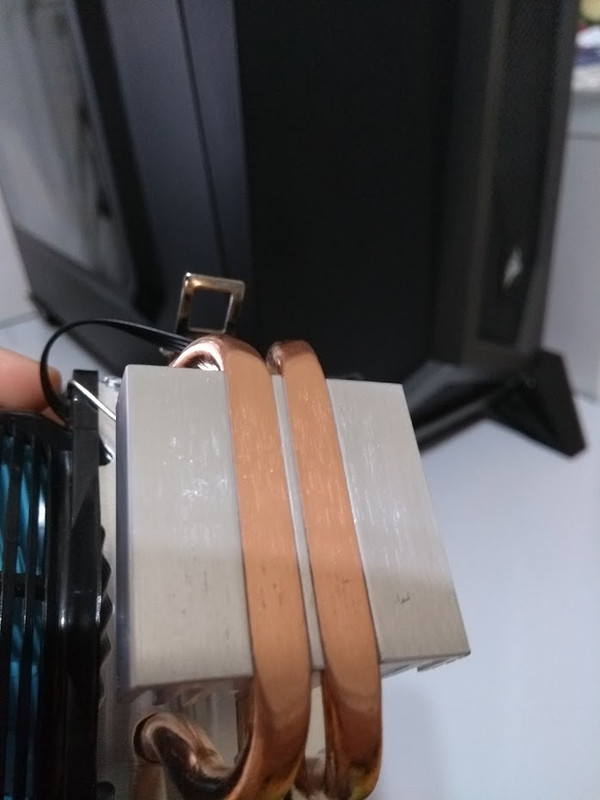 Have no idea how the cooler scratched my CPU's IHS this way already : r ...