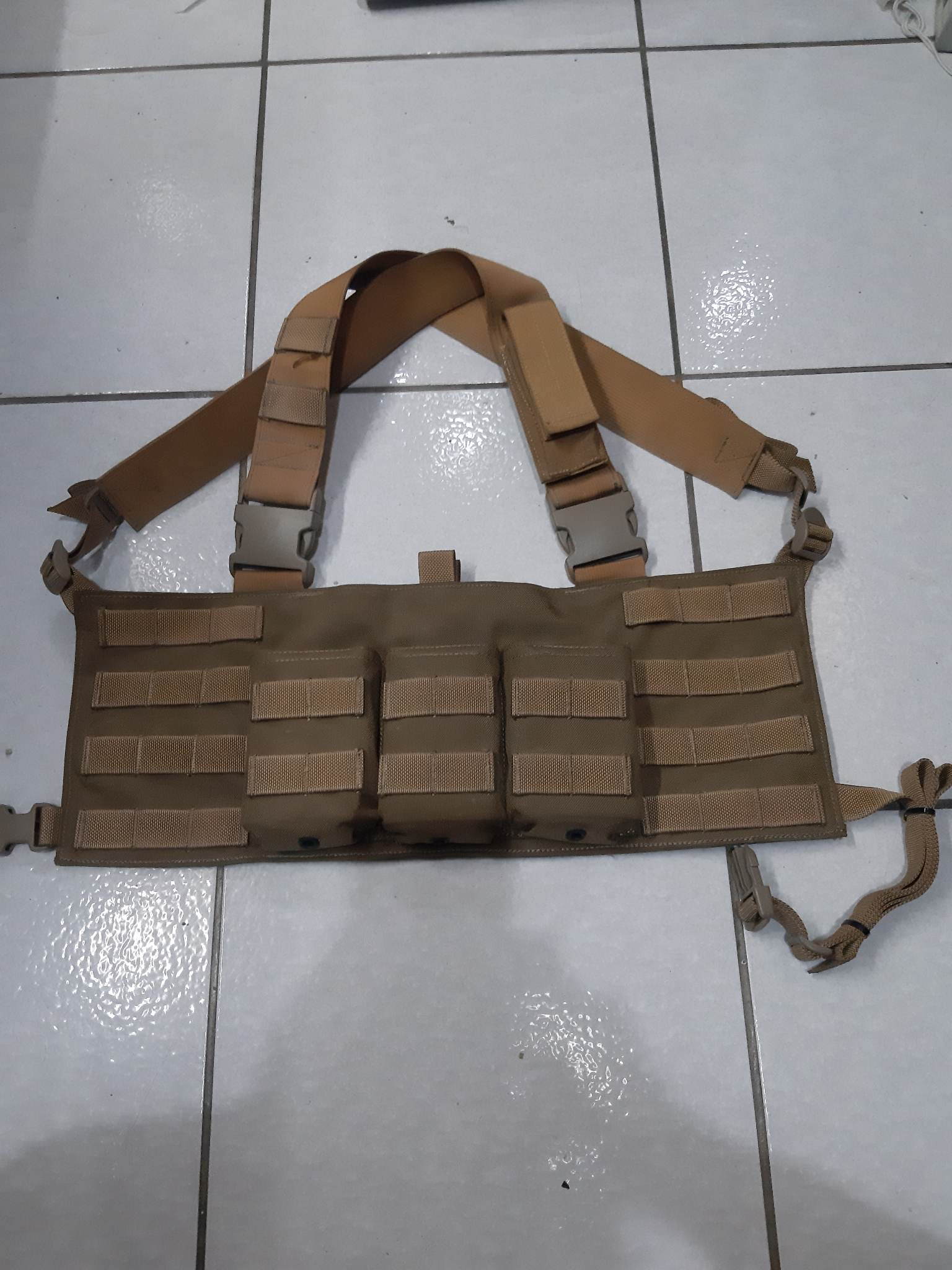 FLYYE執法者 A — Postimages