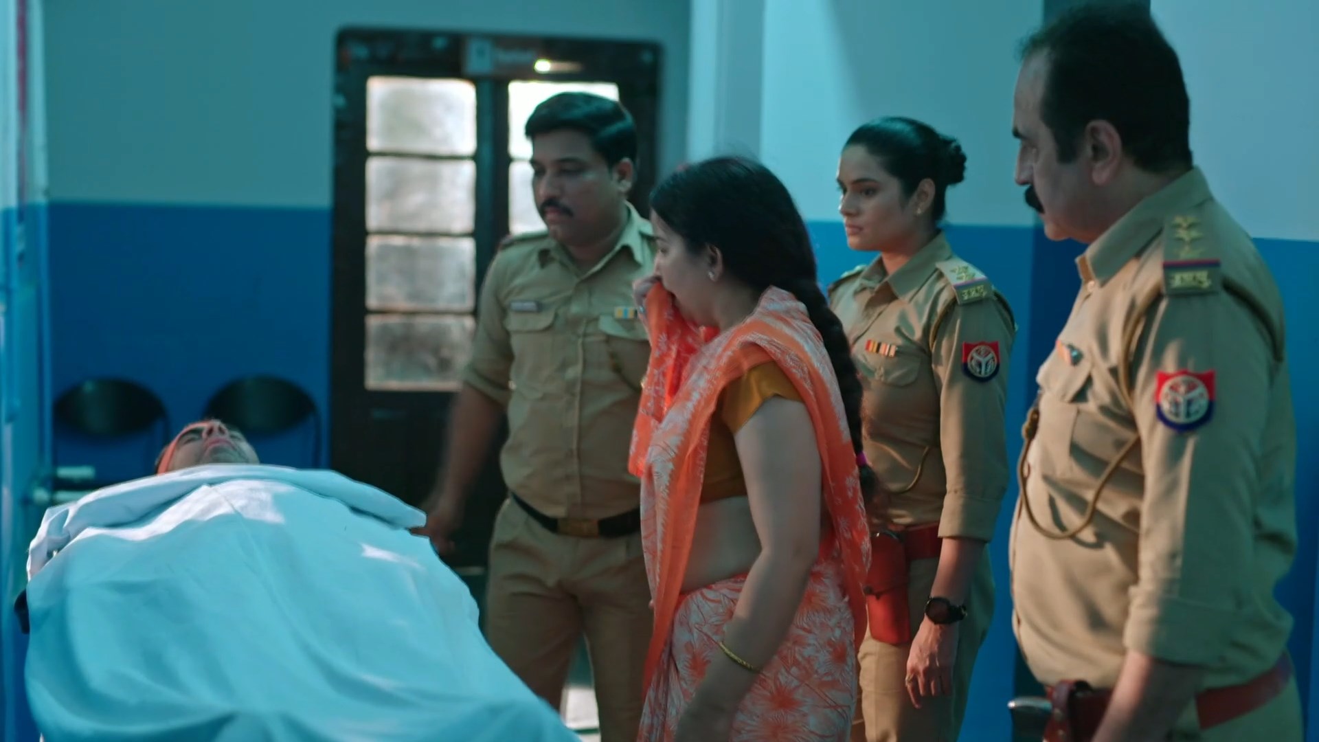 Hot aunty tummy and boob side view from crime patrol mp4 snapshot 00 15 724 — Postimages