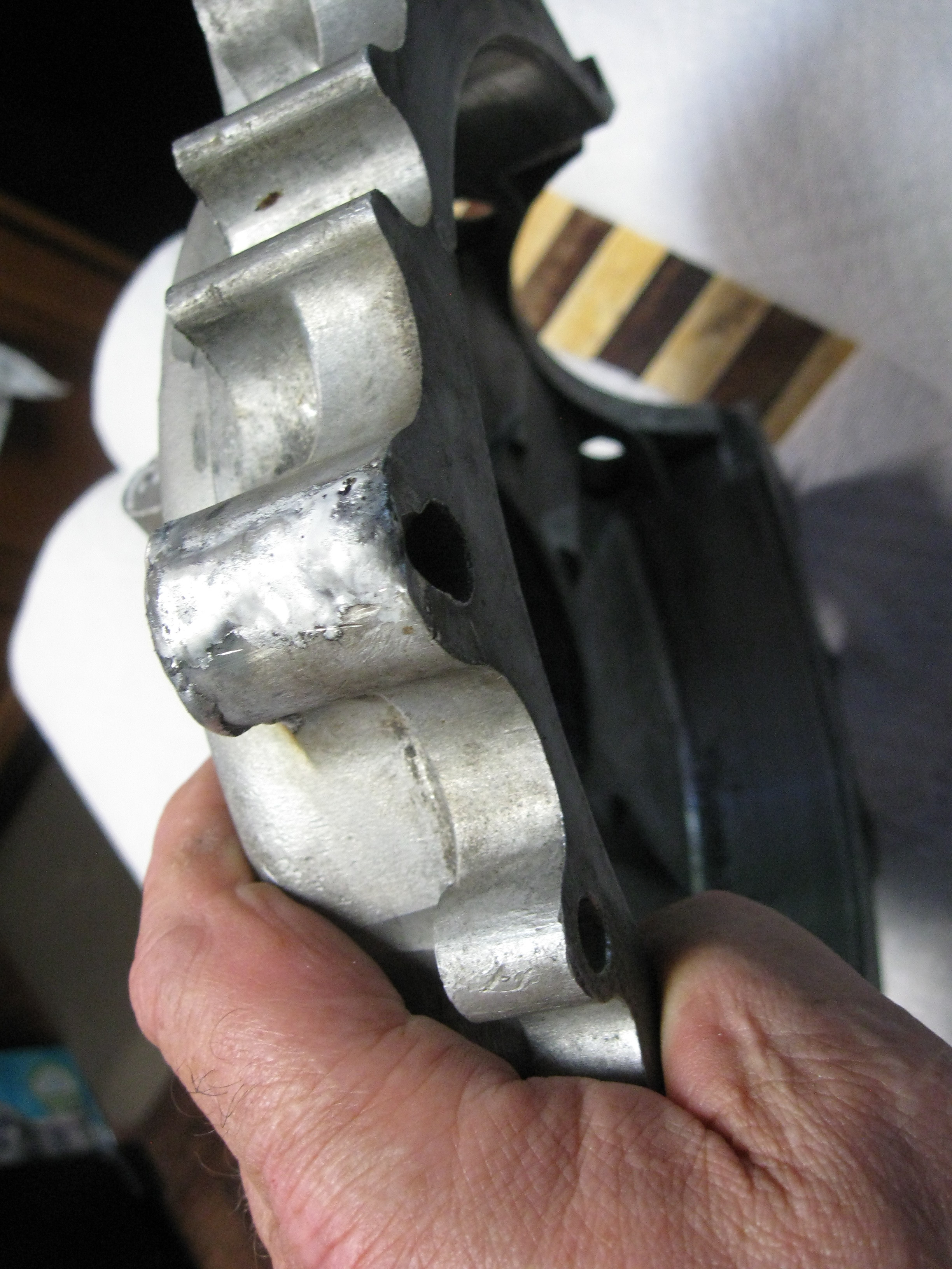 Cracked and worn Mg Mount welded — Postimages