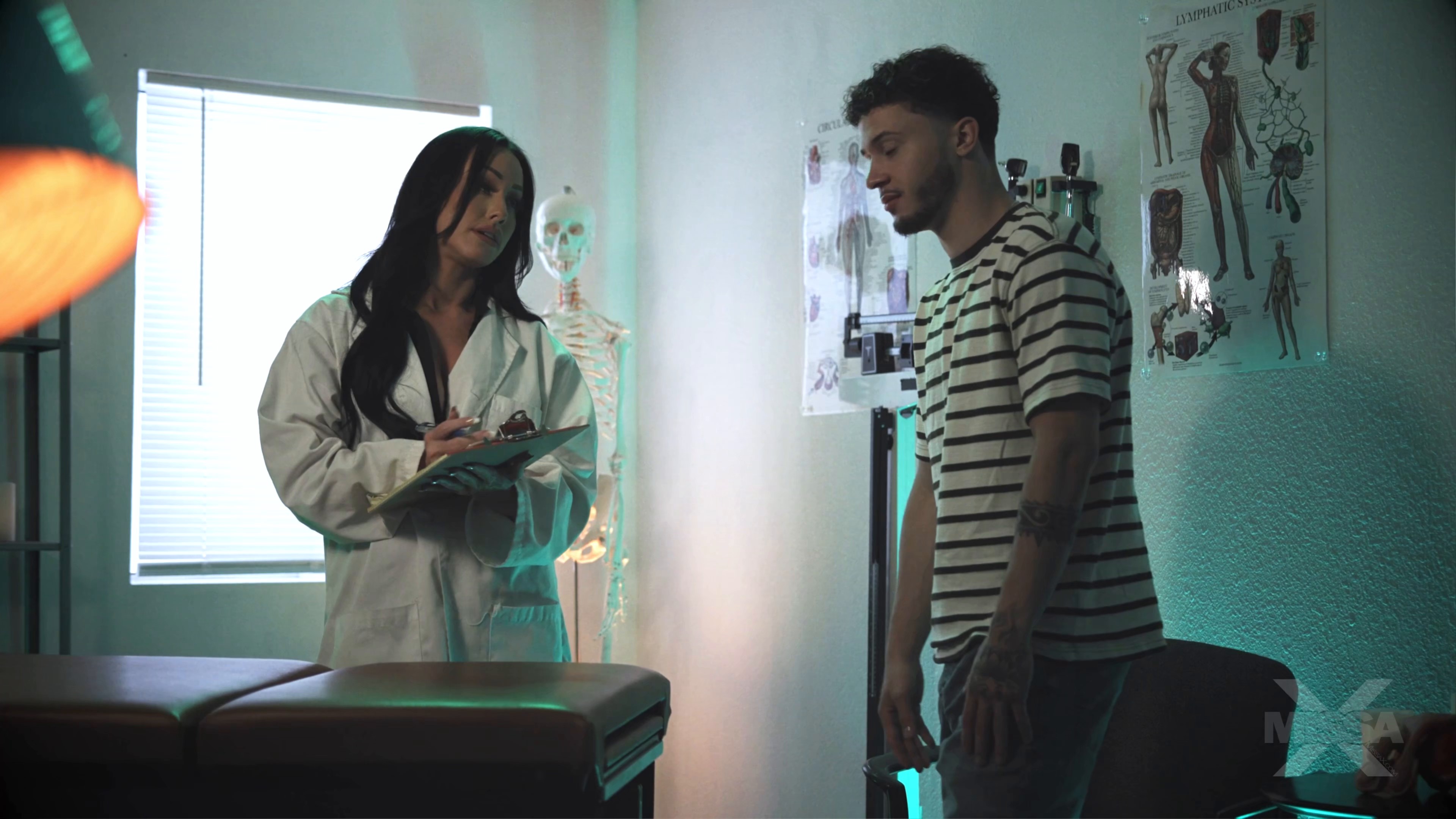 Jennifer White Dr Mom MISSAX 4 K mp4 0000 — Postimages