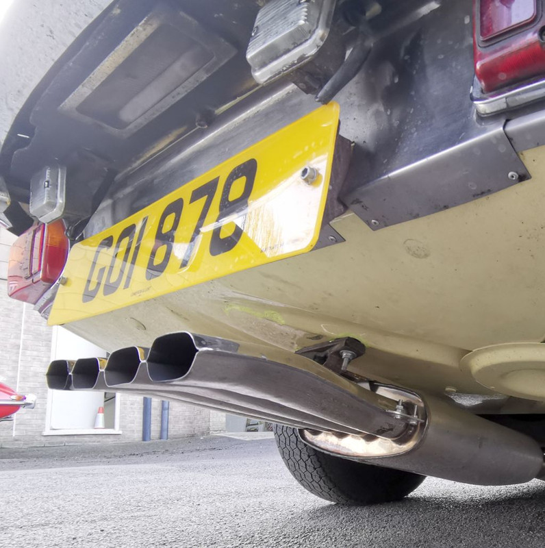 Number plate mounting brackets — Postimages