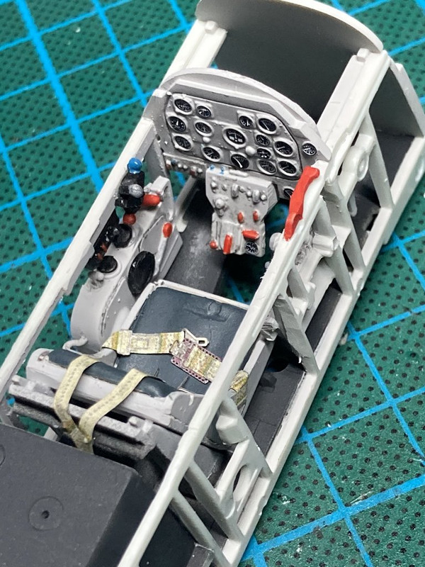 P-51 Racer conversion (Dago Red - Revell 1/32) and refurbishing (Strega ...