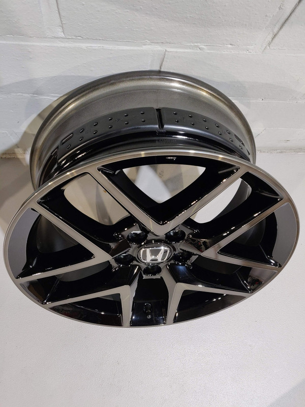 Interesting inserts on inside of rim on the new Civics | 11th Gen Civic ...