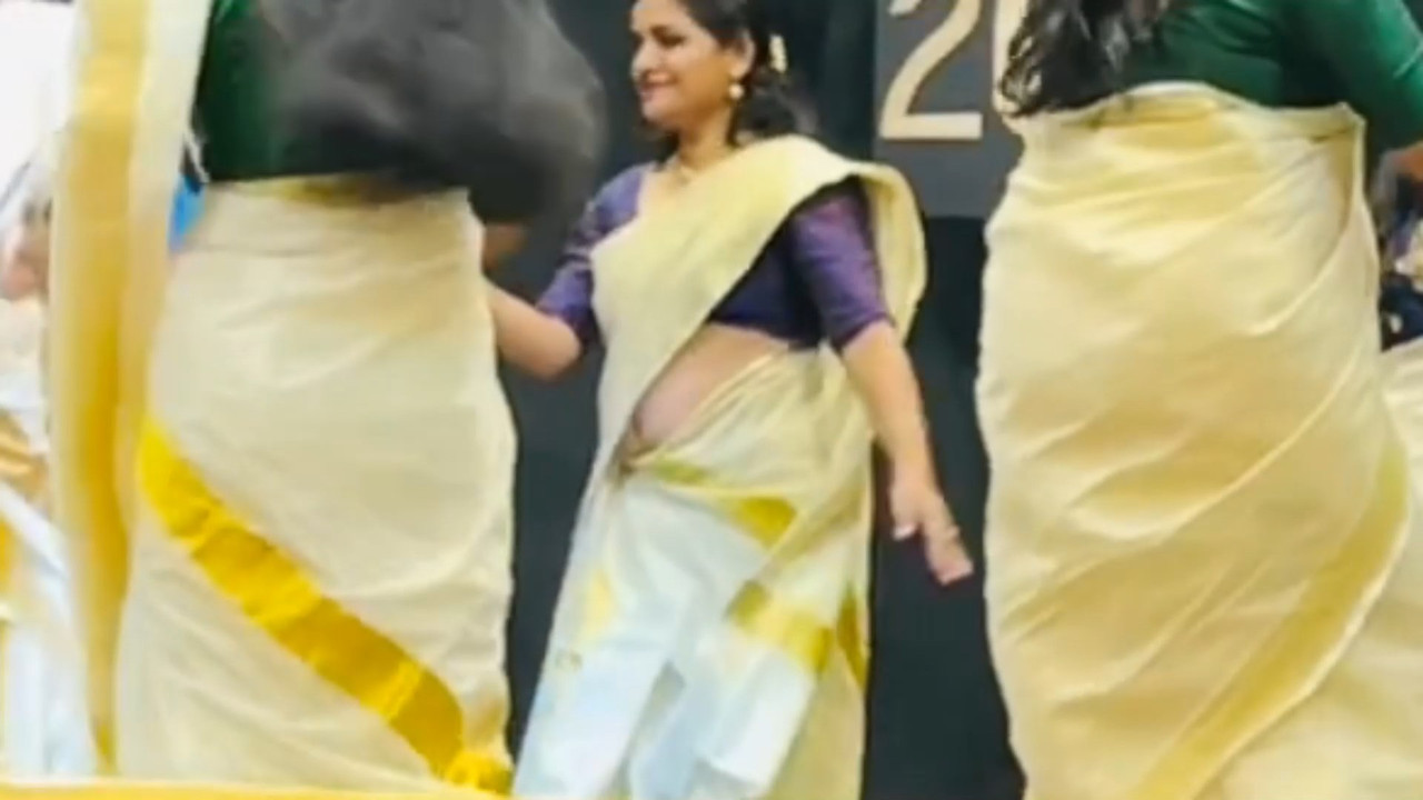Beautiful Malayali Lady open Navel in Set Saree mp4 snapshot 00 37 031 ...