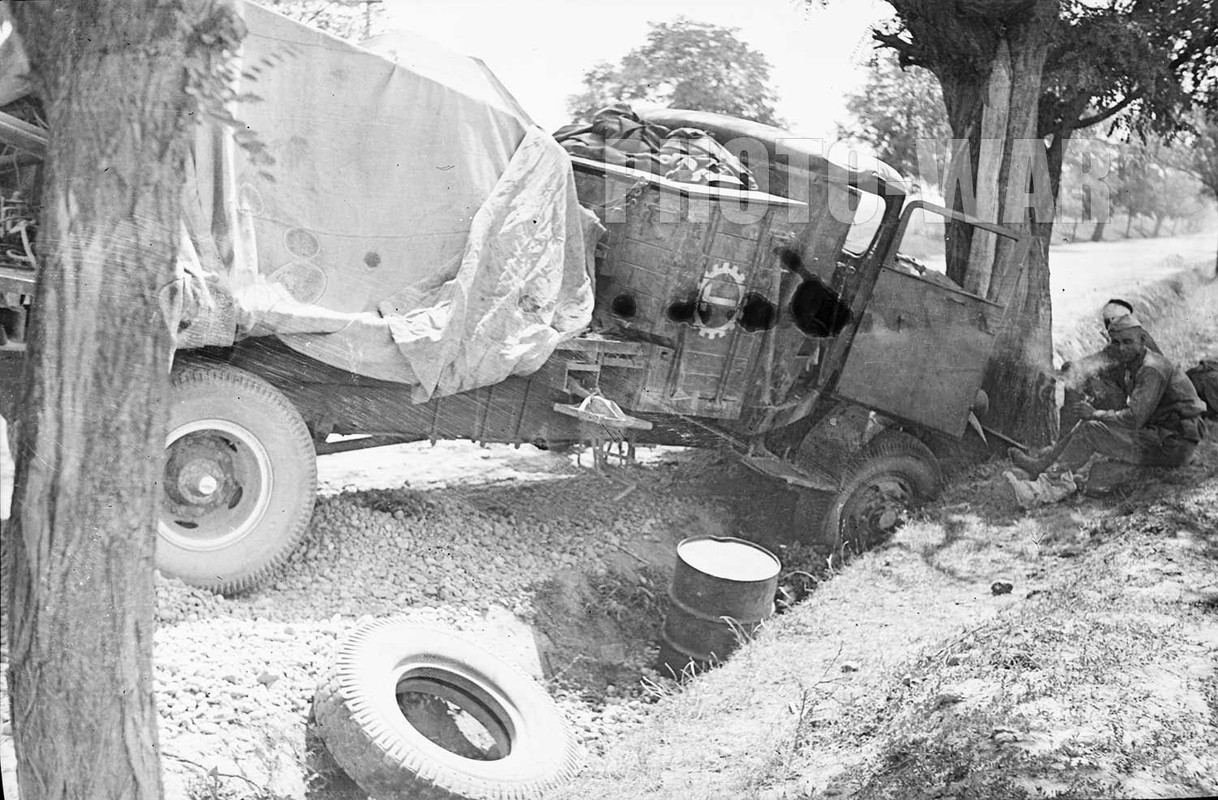 Captured Bussing 4500 A w Bilstein crane Kfz 100 accident — Postimages