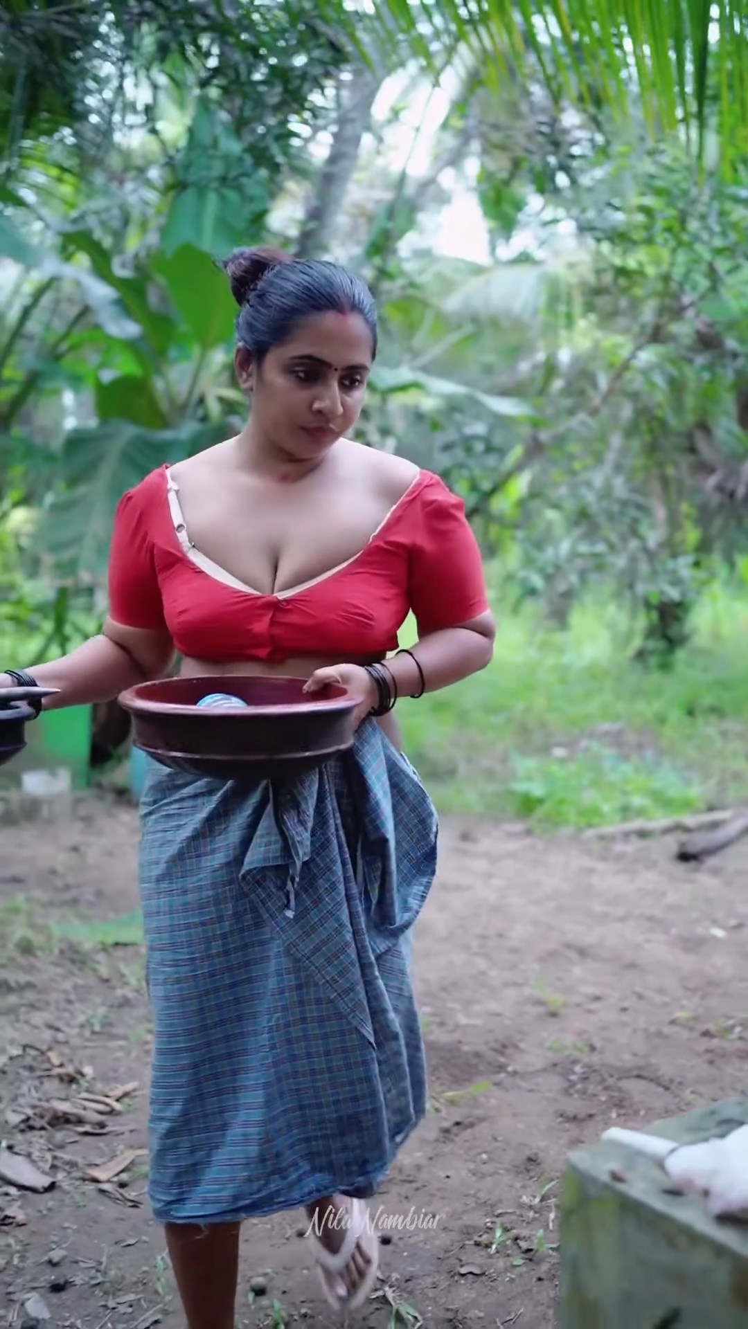 Unknown malayali model hot sizziling show in red blouse mp4 snapshot 01 04 172 — Postimages