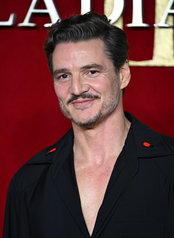 Pedro Pascal 031 — Postimages
