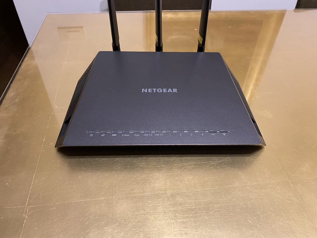 Netgear Nighthawk D7000 fronte — Postimages
