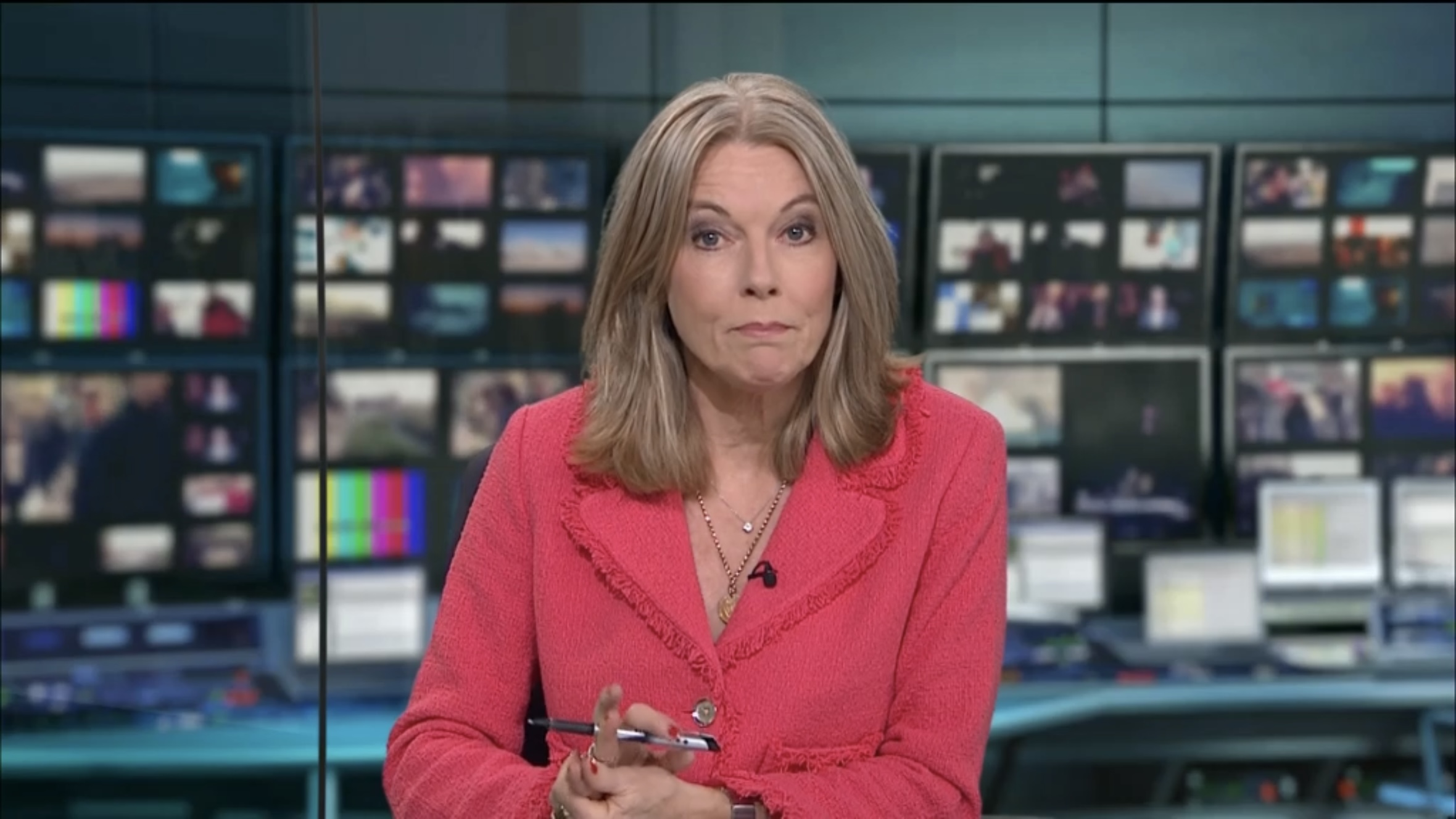 C2 EC8422 13 E3 4941 811 E 39 F6 AE211634 — Postimages