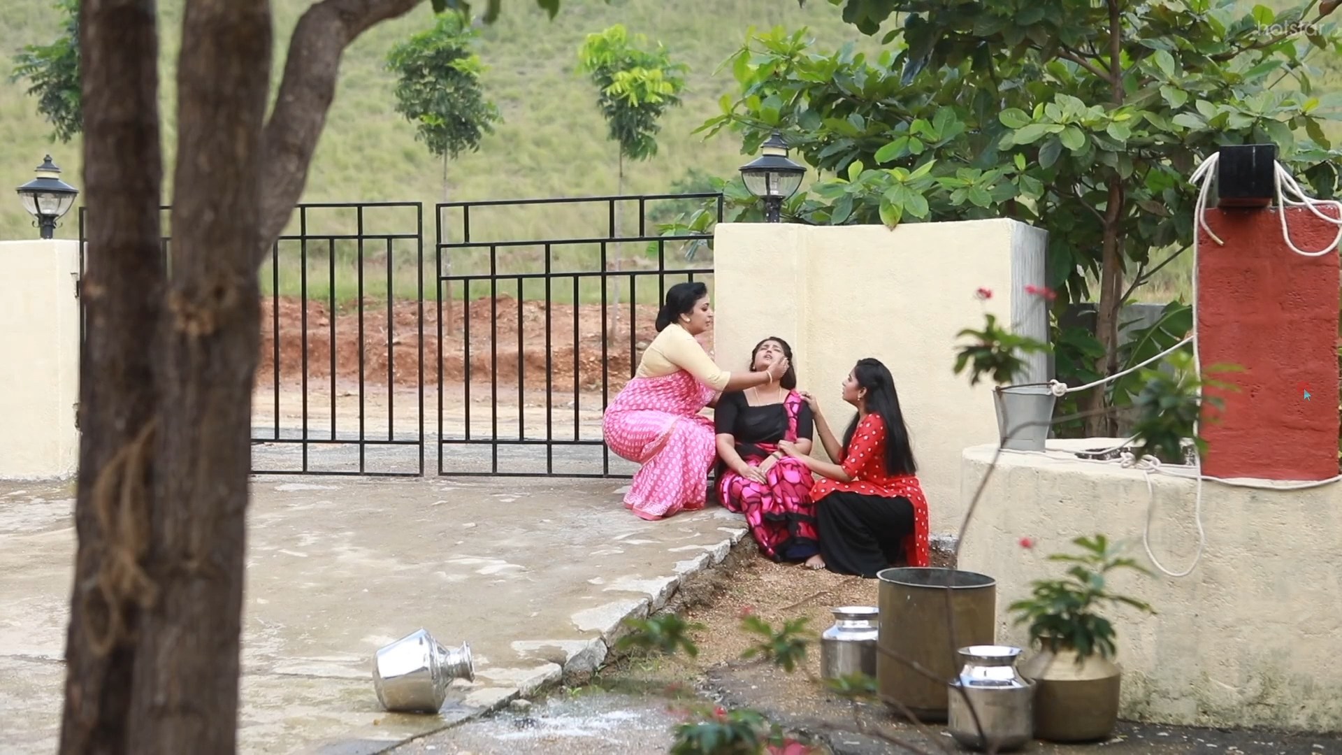 Sona Nair Jiggling Boobs and Big Ass in pink Saree mp4 snapshot 00 24 607 — Postimages