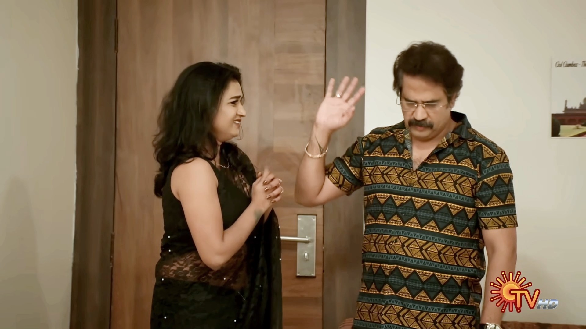 Hot Tamil Serial Actress Secy in Saree showing Navel and armpits mp4 snapshot 01 54 396 — Postimages