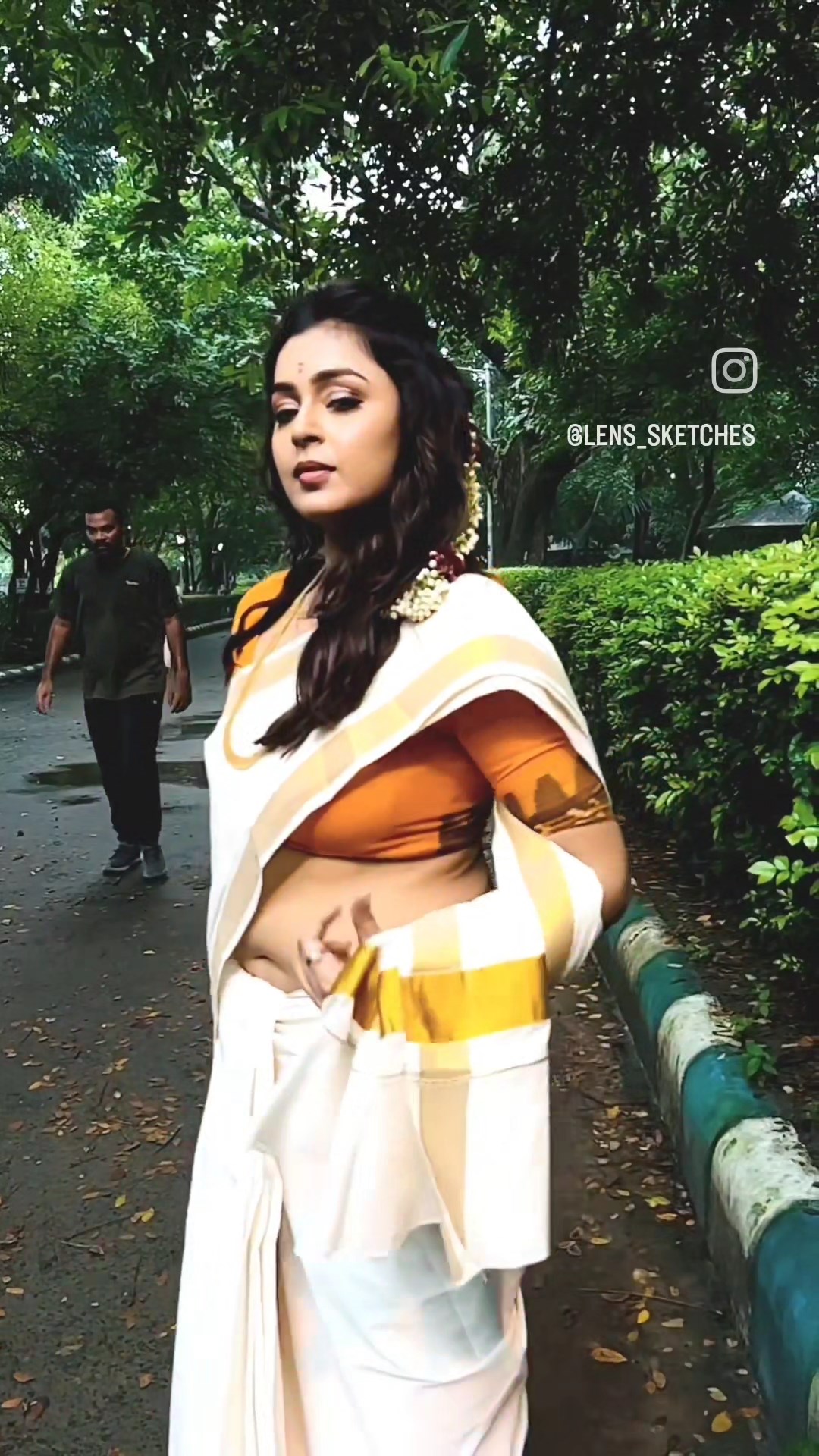 Mokksha Big Wide Deep Navel Hole in Kerala Saree mp4 snapshot 00 21 566 ...