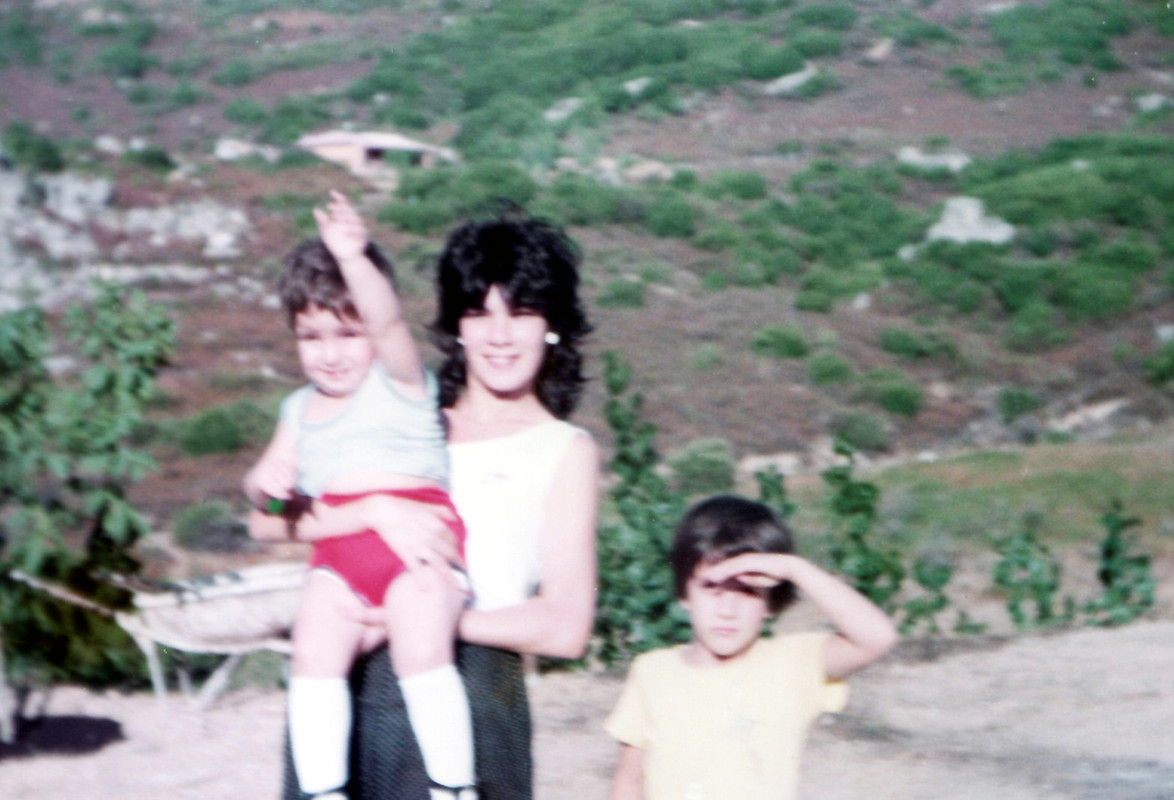 (52) A Montegresia da zia Lucia con Maria Assunta e Maria Speranza — Postimages